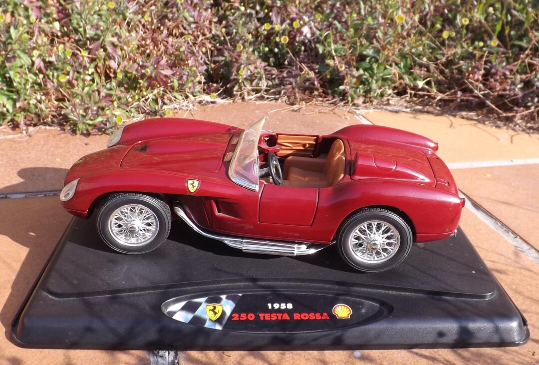 1:18. FERRARI 250 TESTA ROSSA (1958) Many Moving Parts, Metal Alloy ...