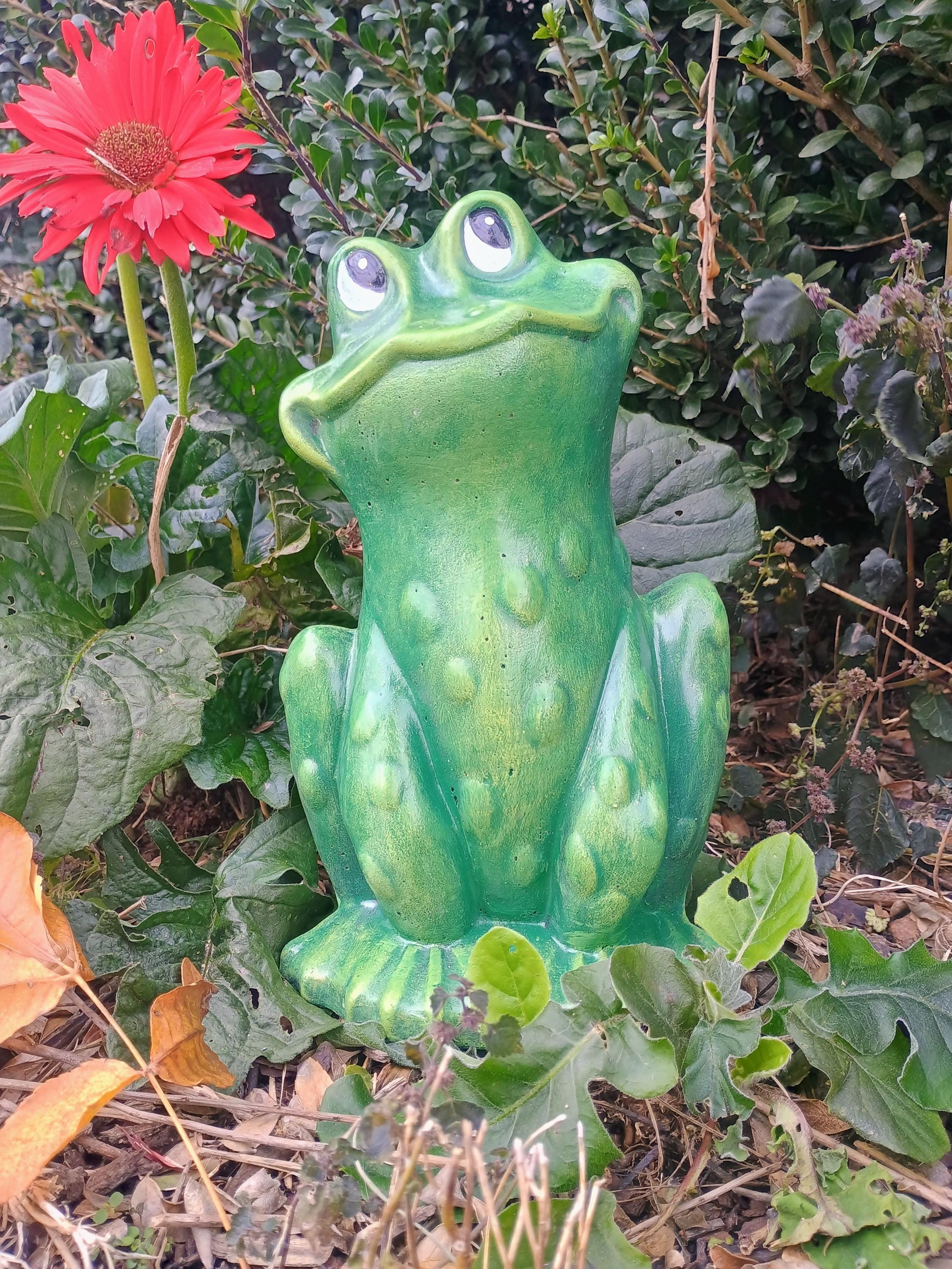 Painted Concrete Garden Frog Statue Cement Animal Statuary Indoor ...