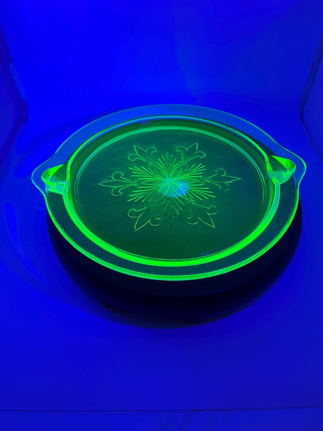 Vintage Uranium Vaseline Serving / Cake 10 Plate Fleur De Lis Design ...