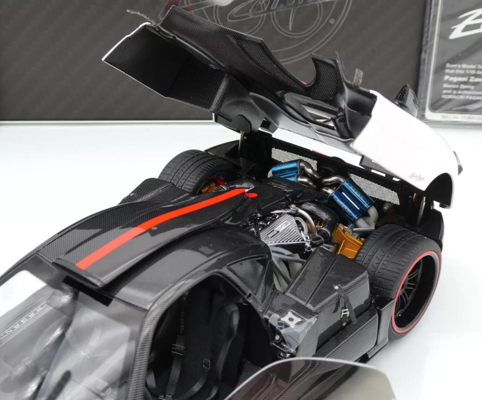UNIQUE Car Model Pagani Zonda Cinque Coupe 2009 Bianco Benny in Scale 1 ...