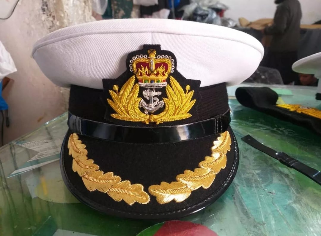 British Royal Navy Captain / Commander Officers Peaked Cap / Hat Queens ...