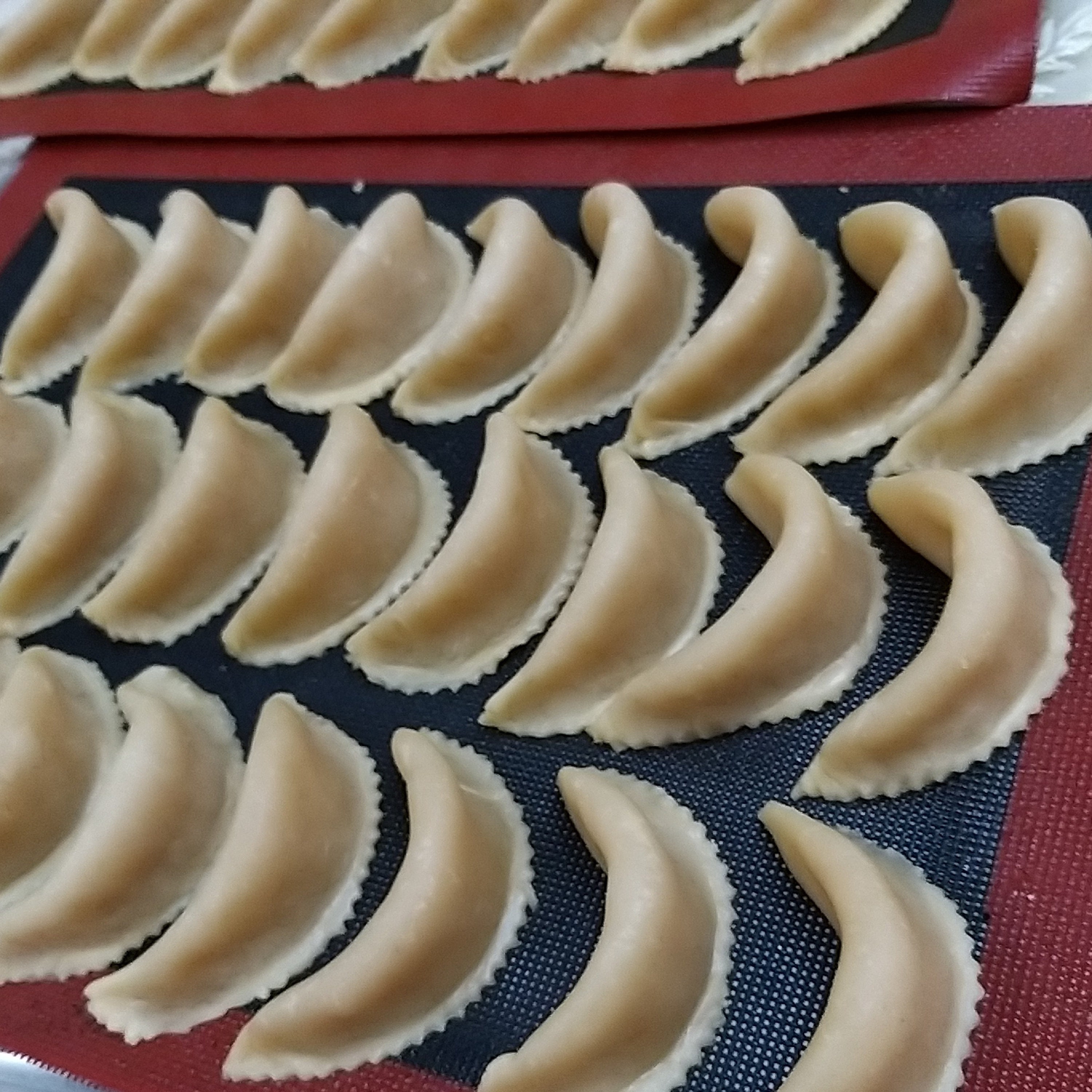 Moroccan Sweets ,almond Cookies - Kaab El Ghazal-gazelle Horns ...