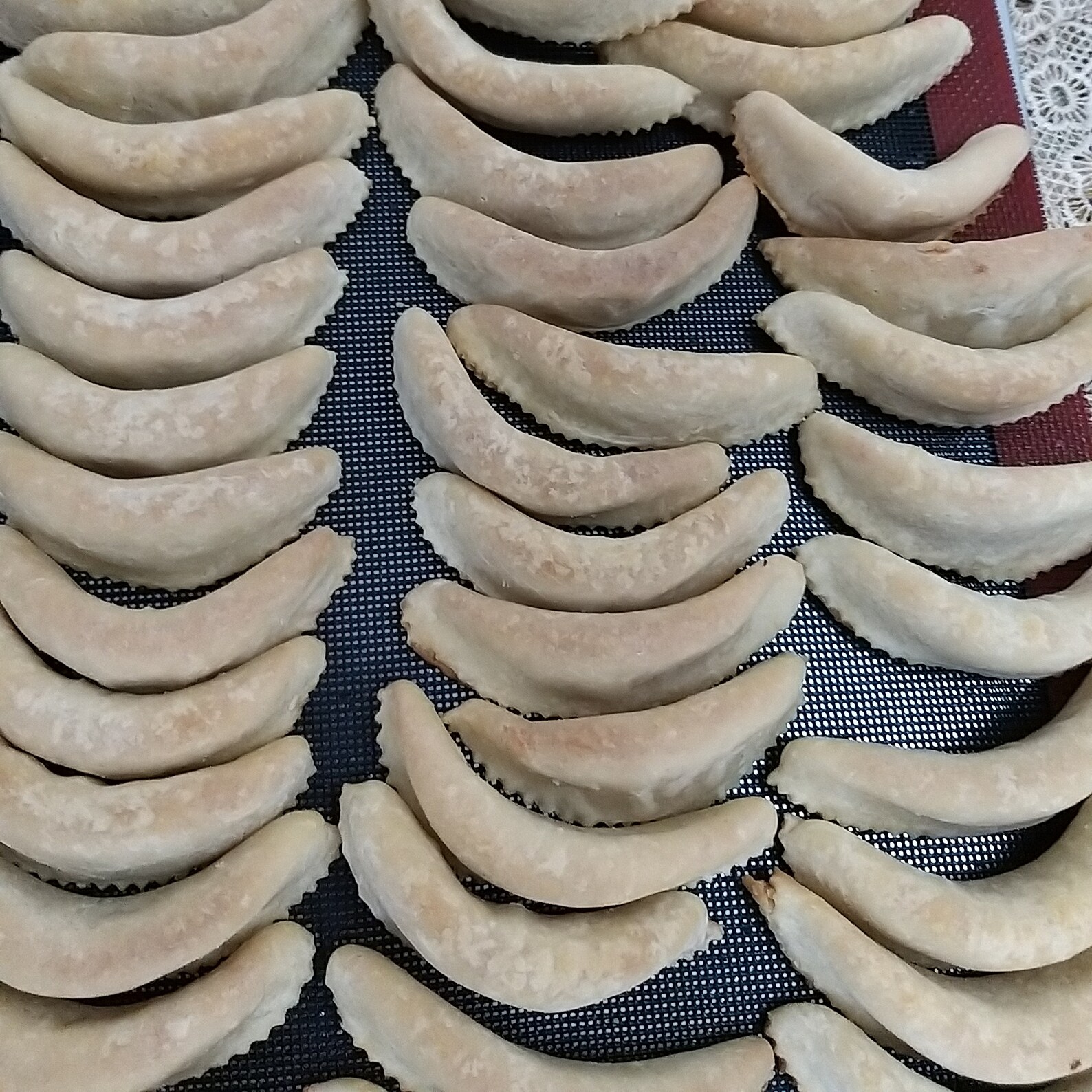 Moroccan Sweets ,almond Cookies - Kaab El Ghazal-gazelle Horns ...