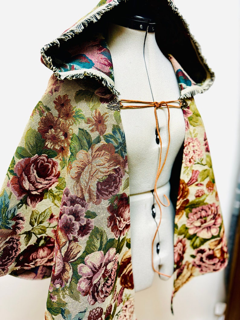 High Quality, Garden Rose Design, Tapestry Fae Renaissance Cape With ...