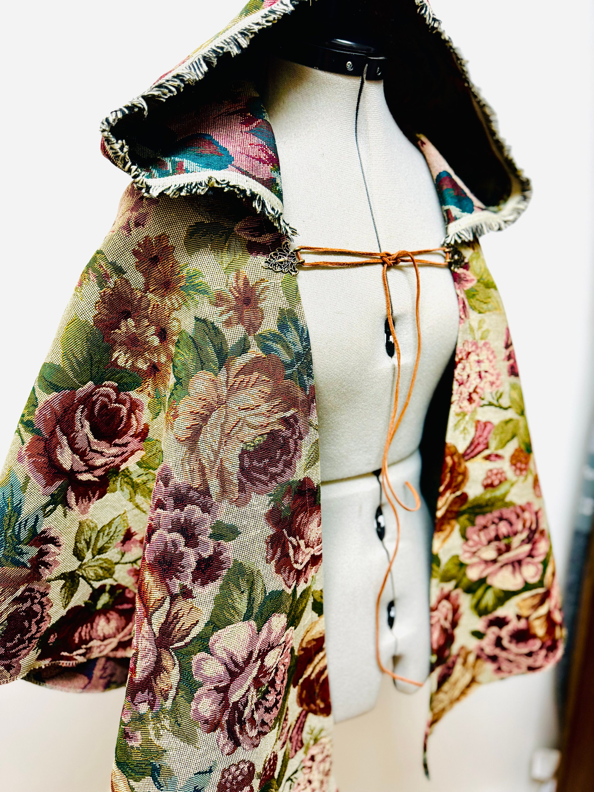 High Quality, Garden Rose Design, Tapestry Fae Renaissance Cape With ...