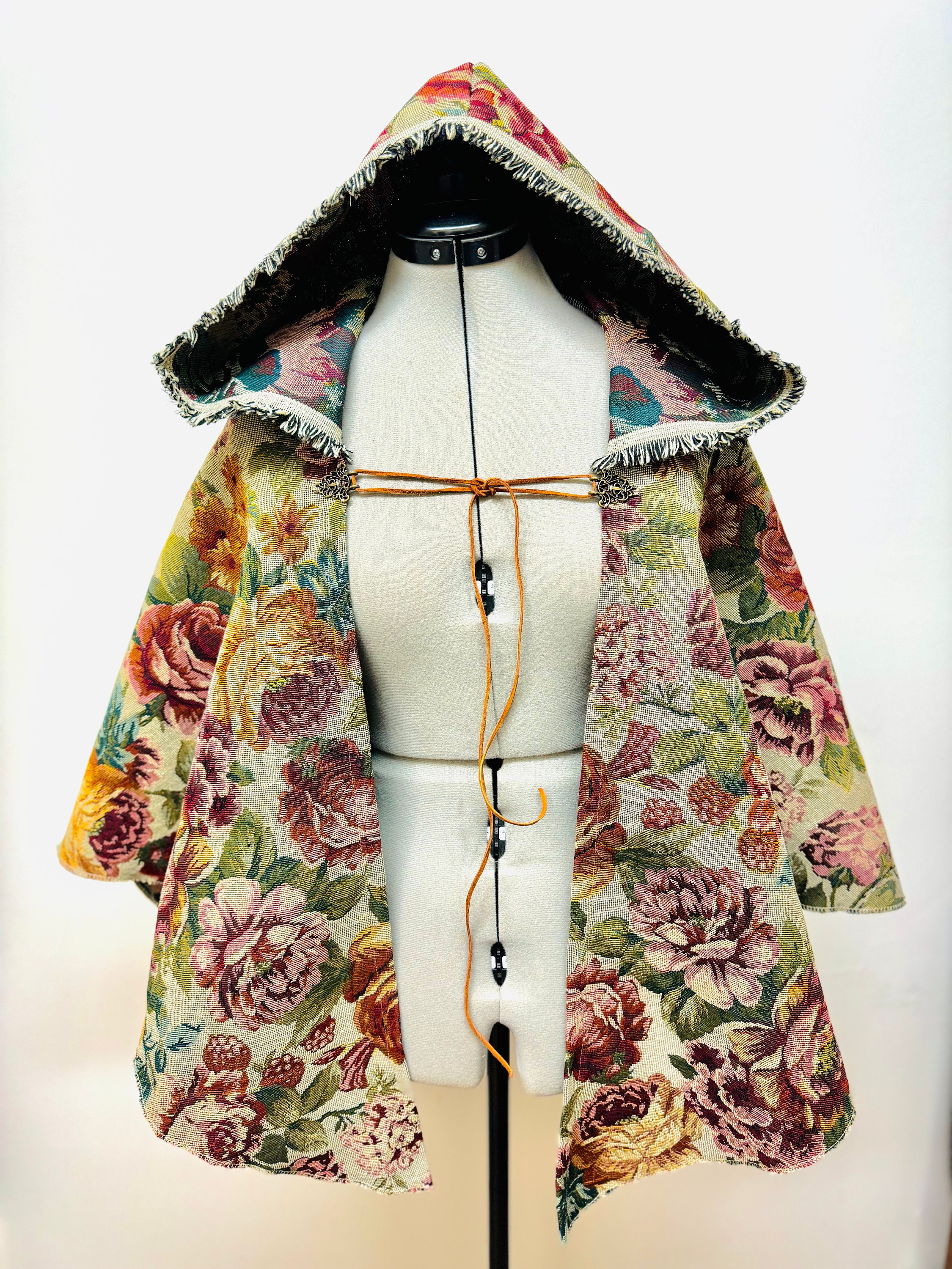 High Quality, Garden Rose Design, Tapestry Fae Renaissance Cape With ...