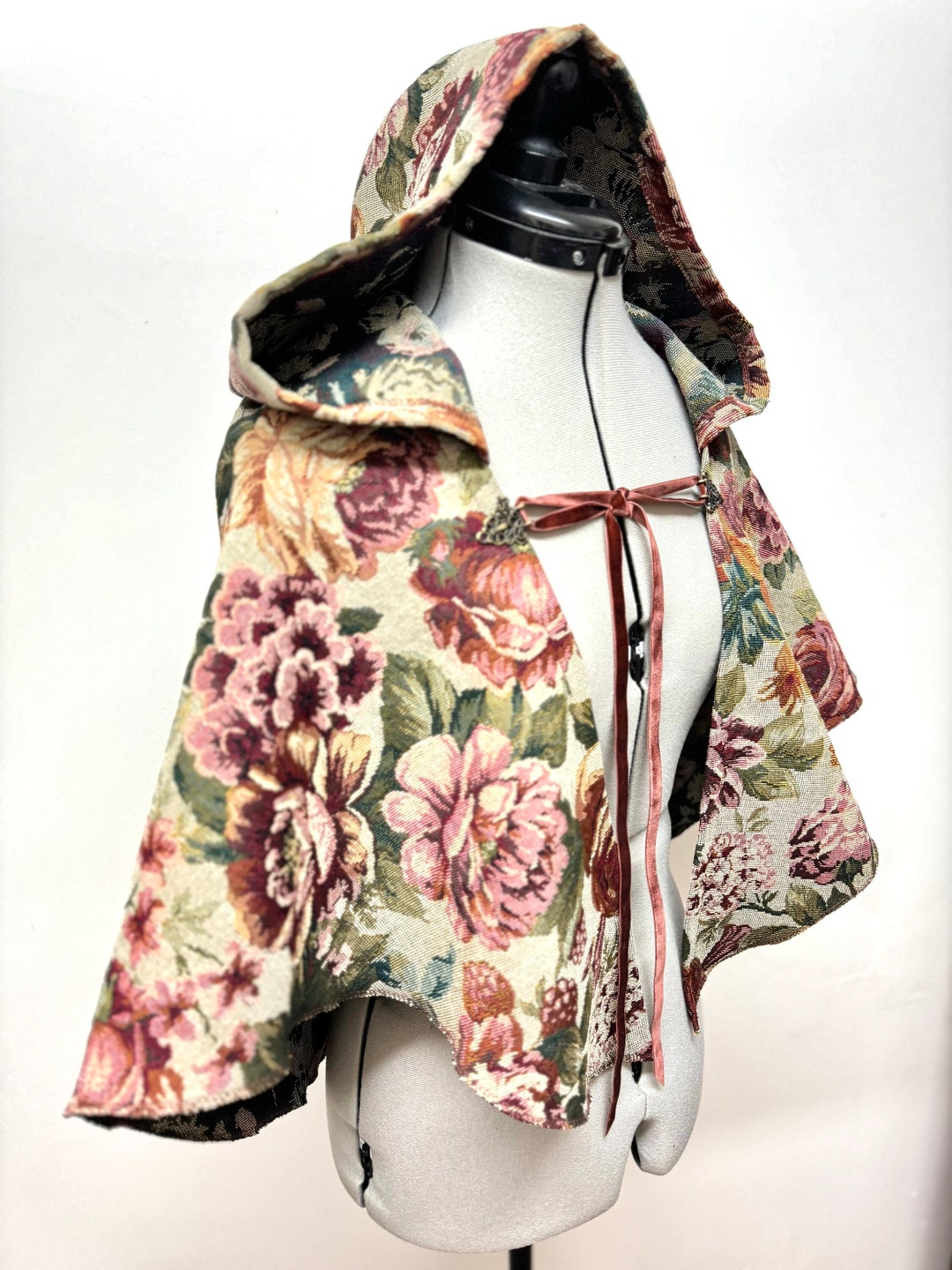 High Quality, Garden Rose Design, Tapestry Fae Renaissance Cape With ...