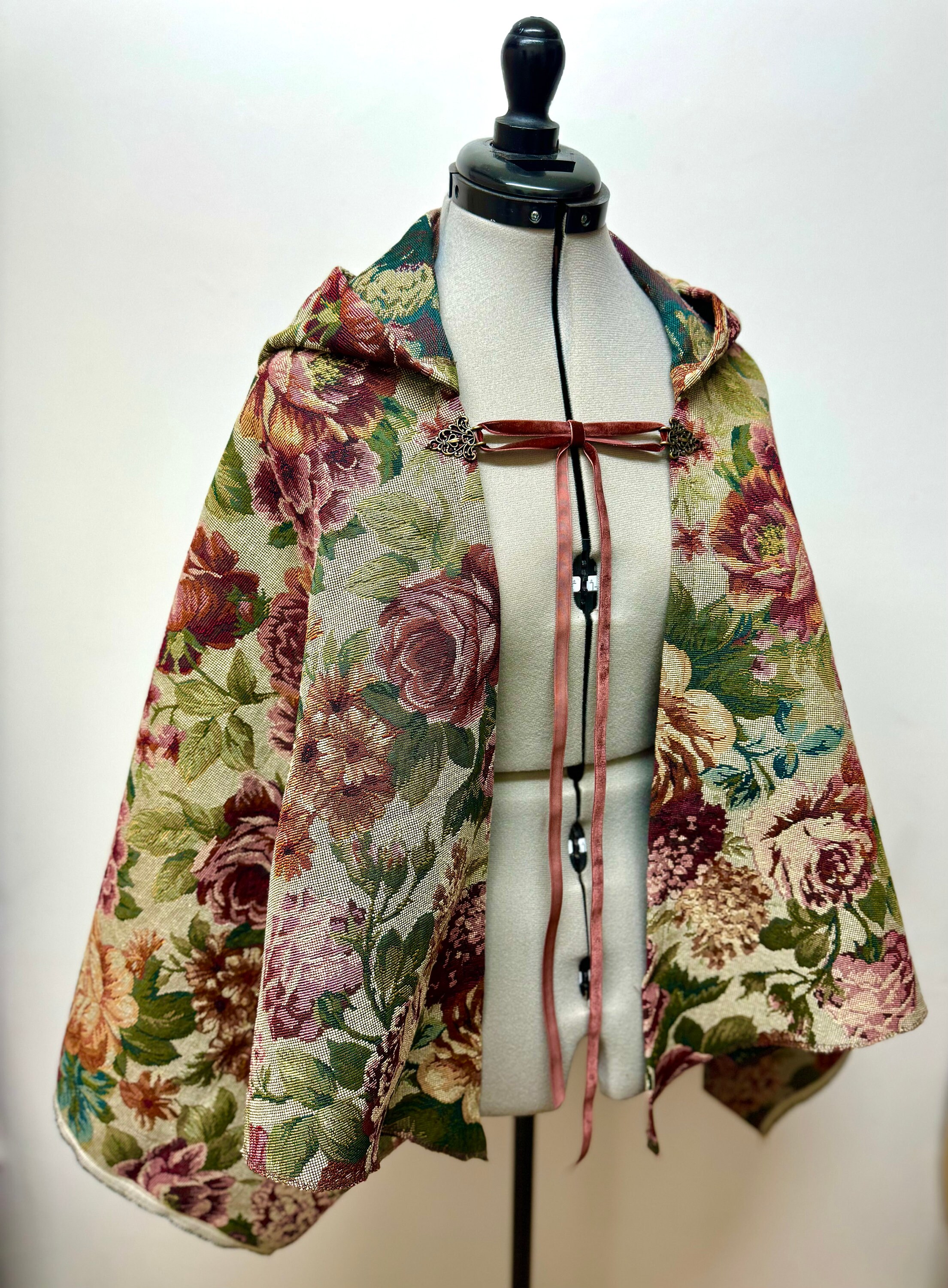 High Quality, Garden Rose Design, Tapestry Fae Renaissance Cape With ...