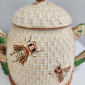 Pale Yellow VINTAGE Bee & Beehiveteapot and Salt Shaker. Made in Japan ...