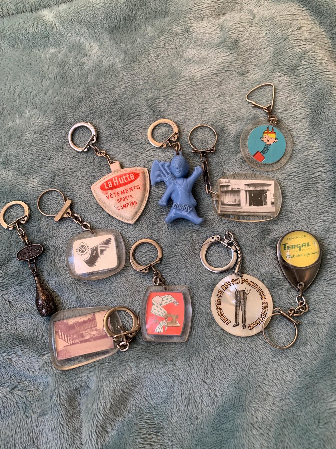 OLD Set of Ten Vintage Keychains! - Etsy