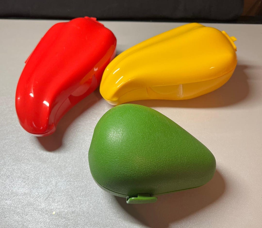 Tupperware Avocado Keeper and 2 Pepper Keepers Excellent Condition ...