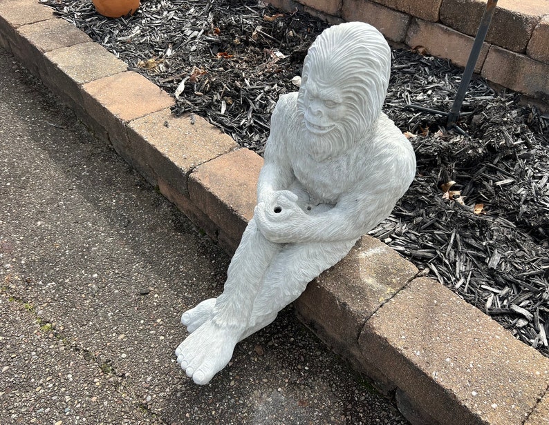 Bigfoot Garden Statue Concrete Sasquatch Sculpture Yeti Stone Statuary ...