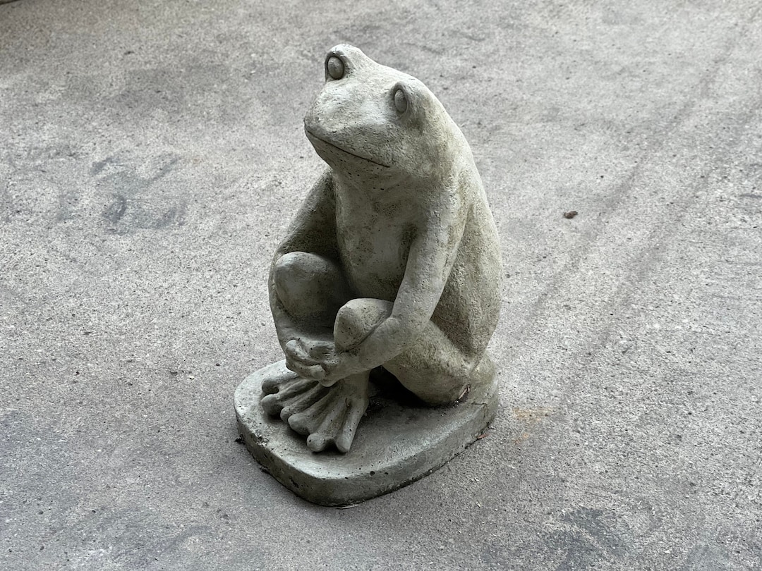 Concrete Frog Garden Statue Funny Sitting Totem Toad Yard Cement Lawn ...