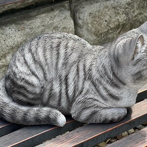 Grey Tabby Cat Statue Outdoor Cat Memorial Sculpture Resin Pet Loss ...