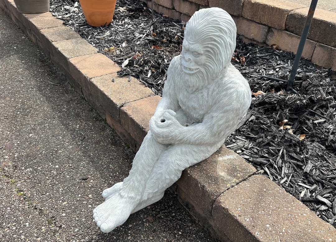 Bigfoot Garden Statue Concrete Sasquatch Sculpture Yeti Stone Statuary ...