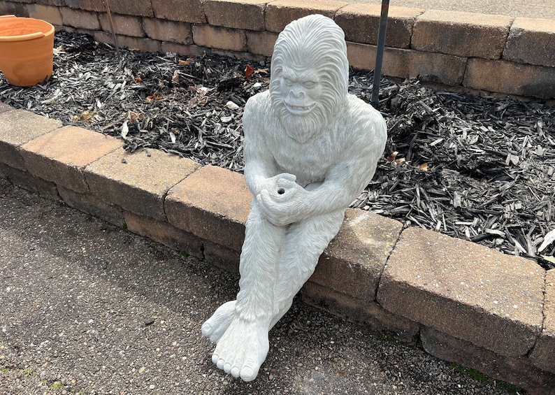 Bigfoot Garden Statue Concrete Sasquatch Sculpture Yeti Stone Statuary ...