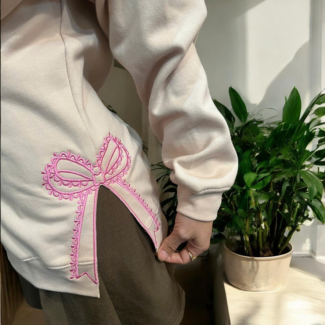 CHRISTMAS EMBROIDERED SWEATSHIRT, Merry Side Bow Cut-out Sweatshirt ...