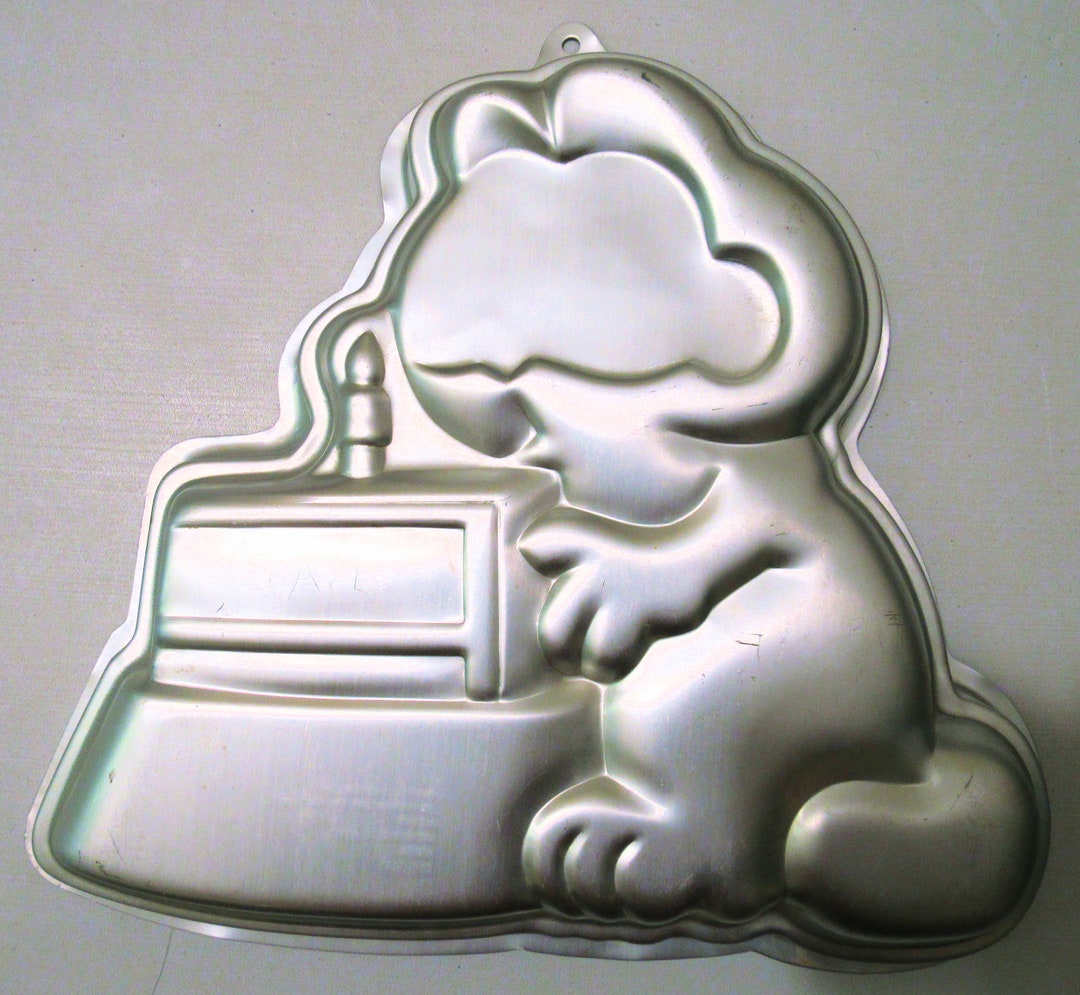 Vintage Wilton Cake Pans Excellent Condition Bugs Bunny Yosemite Sam ...