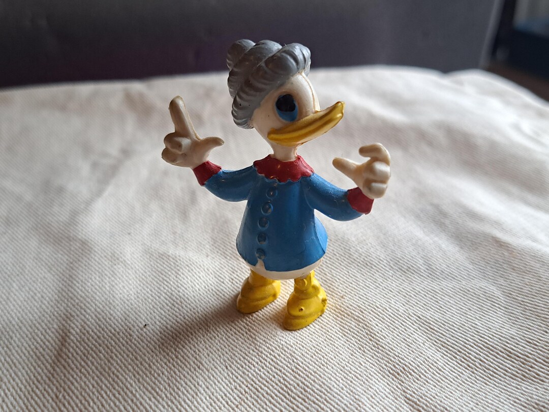 Walt Disney Grandma Duck Vinyl PVC Mini Figure Blue Jacket 6cm Vintage ...
