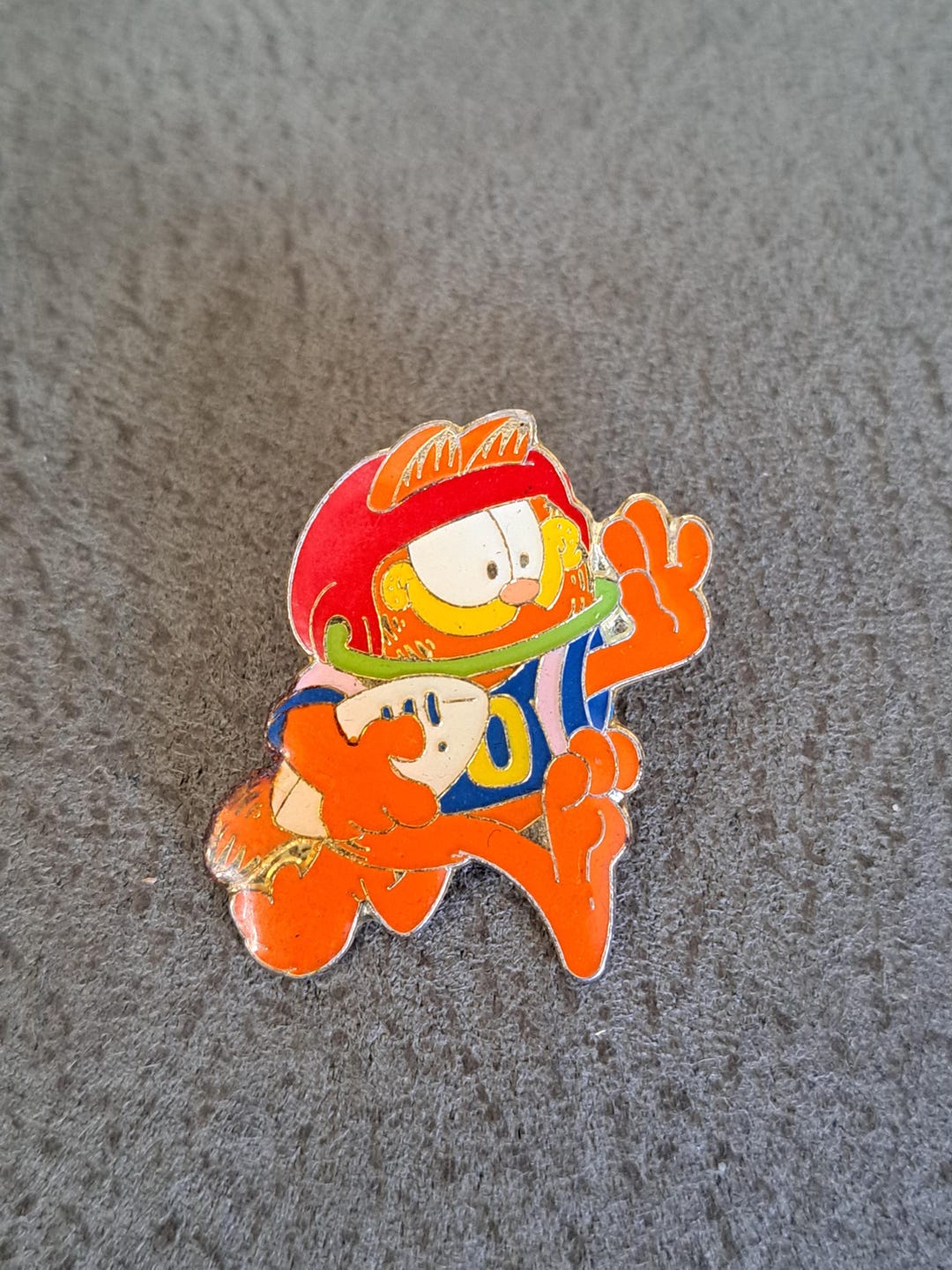 Pin Garfield, Vintage Pin Garfield Playing American Football, Garfield ...