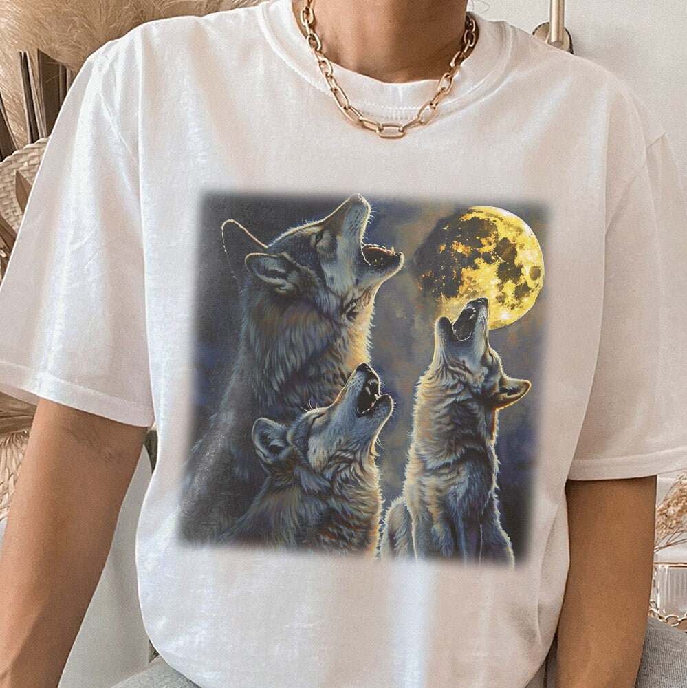 Three Wolves Howling in Moonlight Classic T-shirt, Retro Wolf 90s Moon ...
