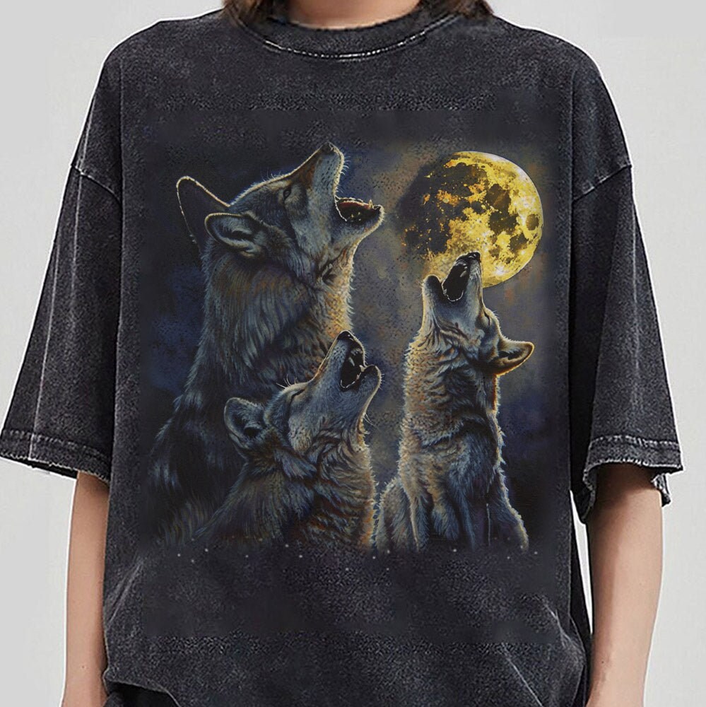 Three Wolves Howling in Moonlight Classic T-shirt, Retro Wolf 90s Moon ...