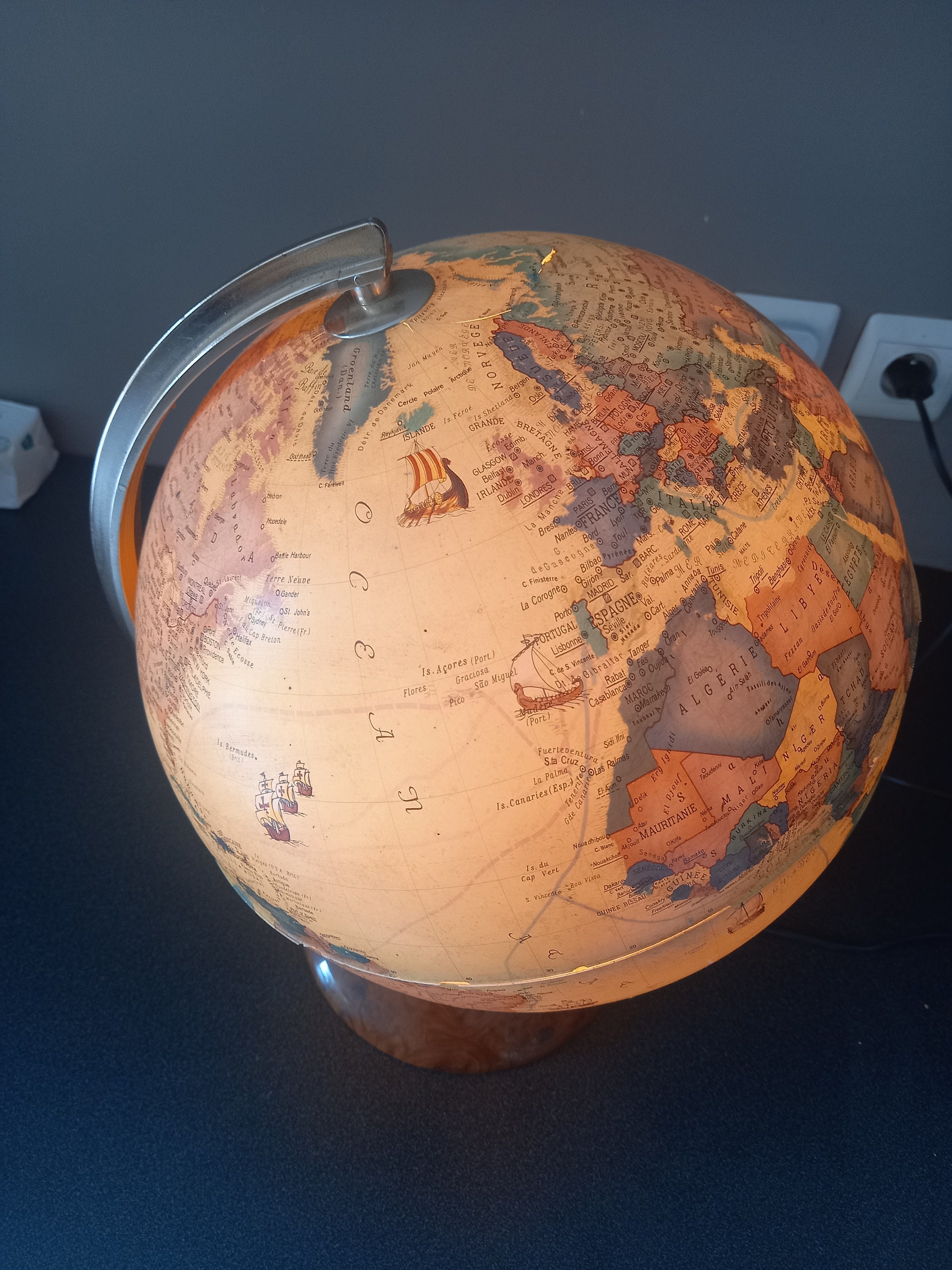 Vintage Light up Globe - Etsy