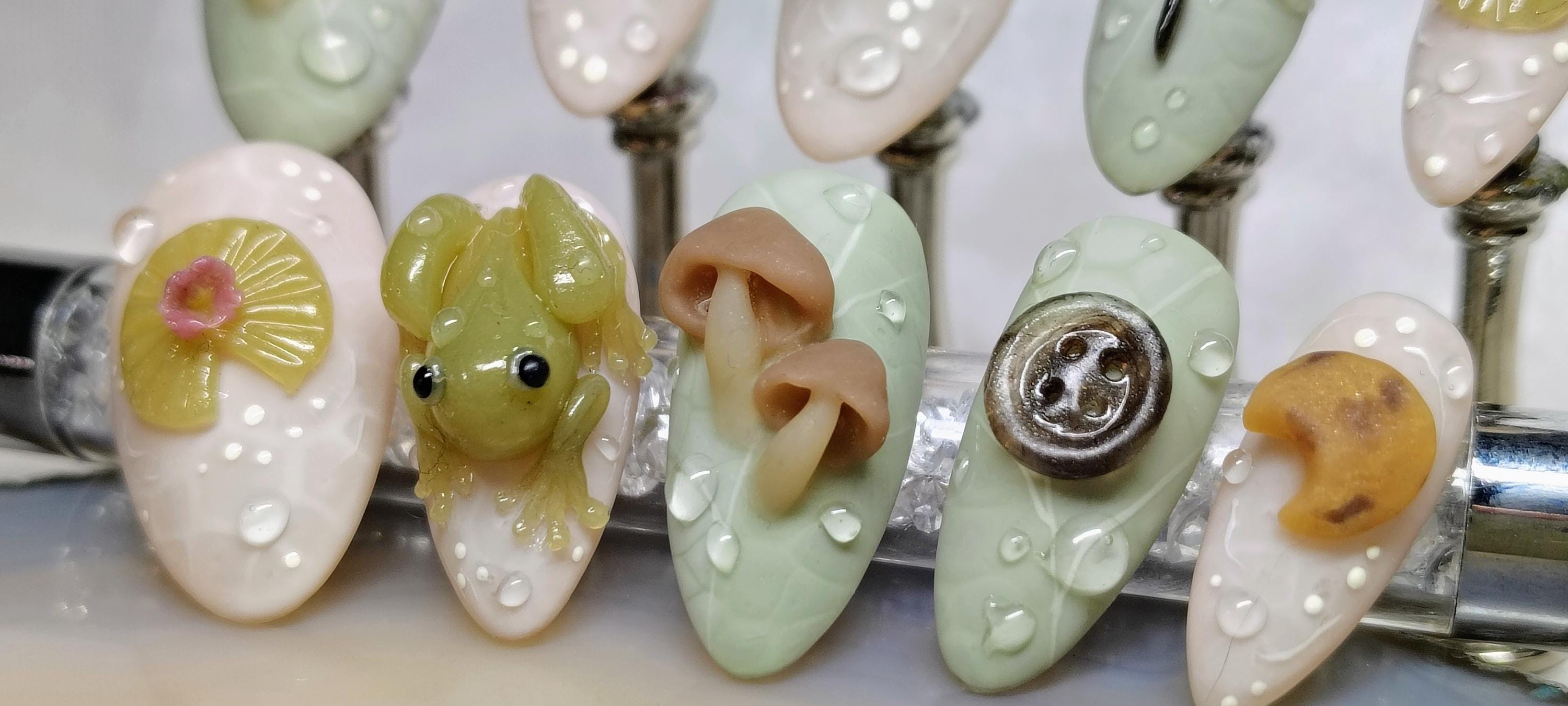 Frog and Toad Are Friends Inspired Press on Nails - Etsy