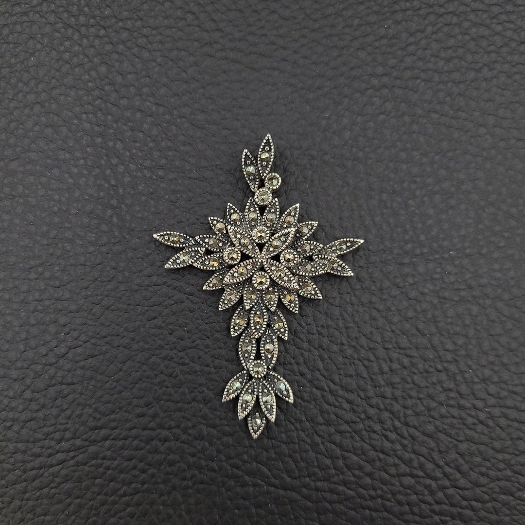 Vintage Victorian Style Cross Pendant Leaves Floral Black Diamante ...