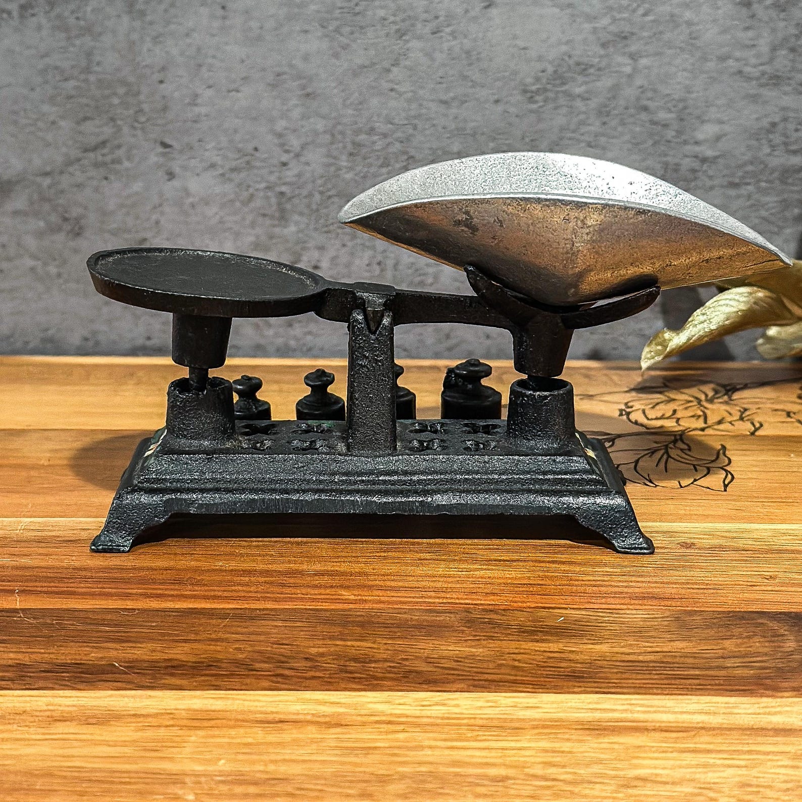 Vintage Miniature Cast Iron Scale Antique Balance Scale With Weights ...