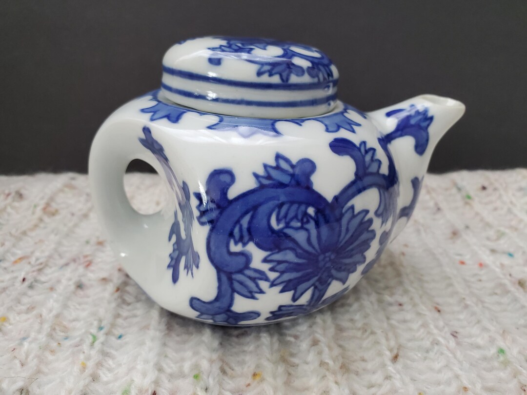 Vintage Nantucket Small Teapot Chinese Floral Blue and White Porcelain ...
