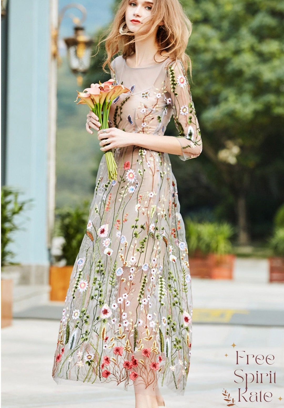 Robe longue transparente fleurie en coton et résille brodée Vêtements ...