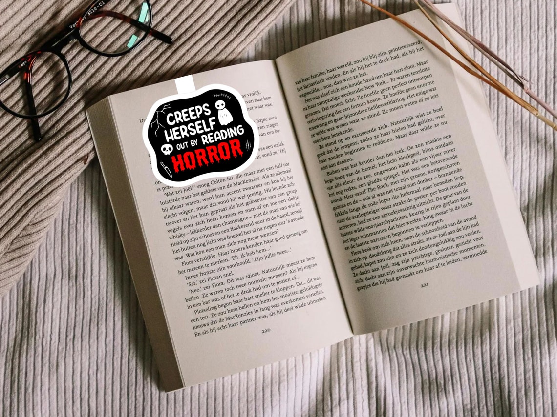 Creeps Herself Out by Reading Horror SVG PNG, Cute Trendy Aesthetic ...