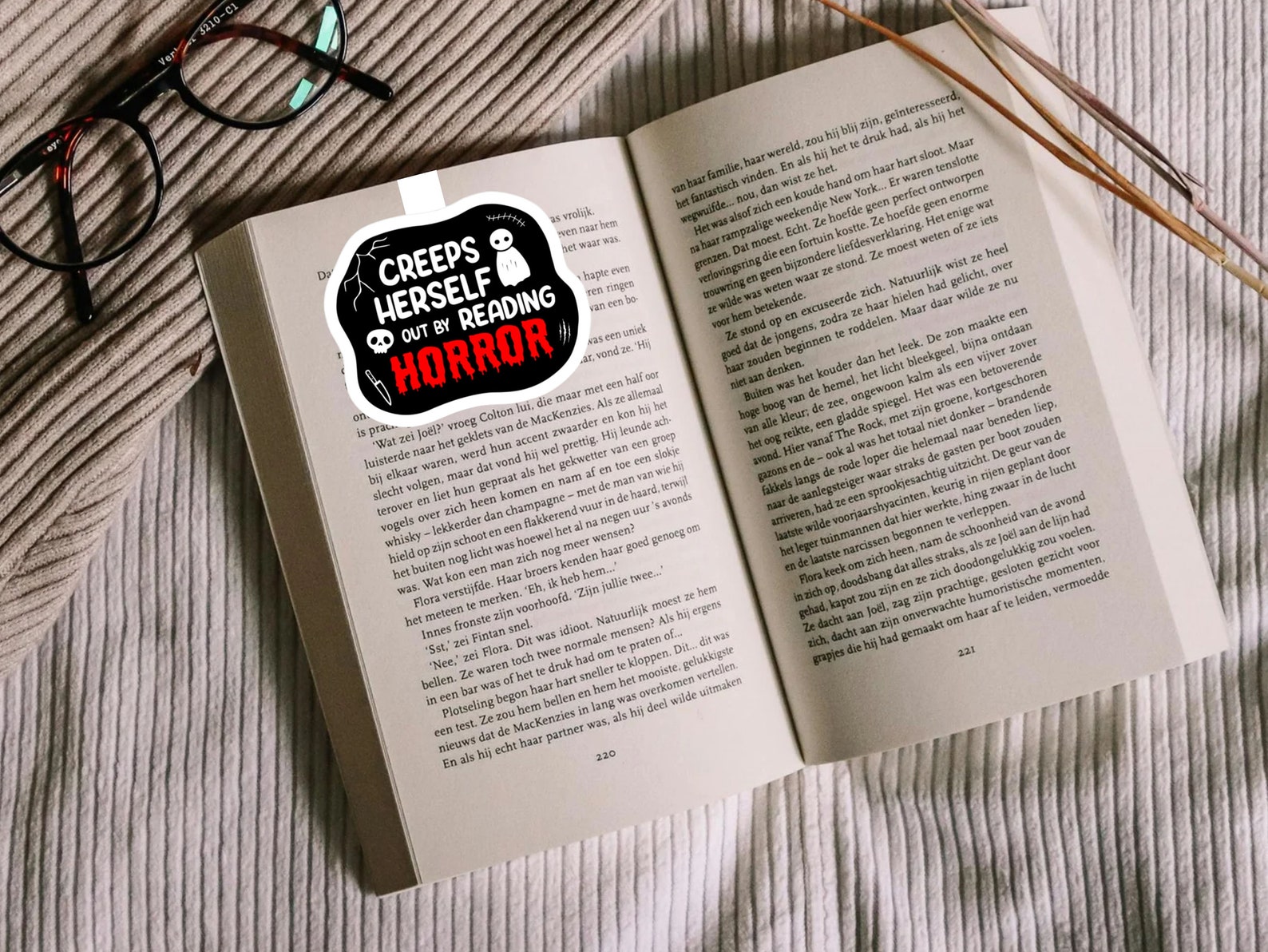 Creeps Herself Out by Reading Horror SVG PNG, Cute Trendy Aesthetic ...