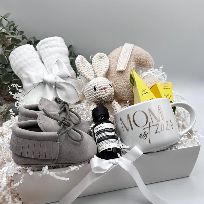 New Mom Gift - 60+ Gift Ideas for 2025