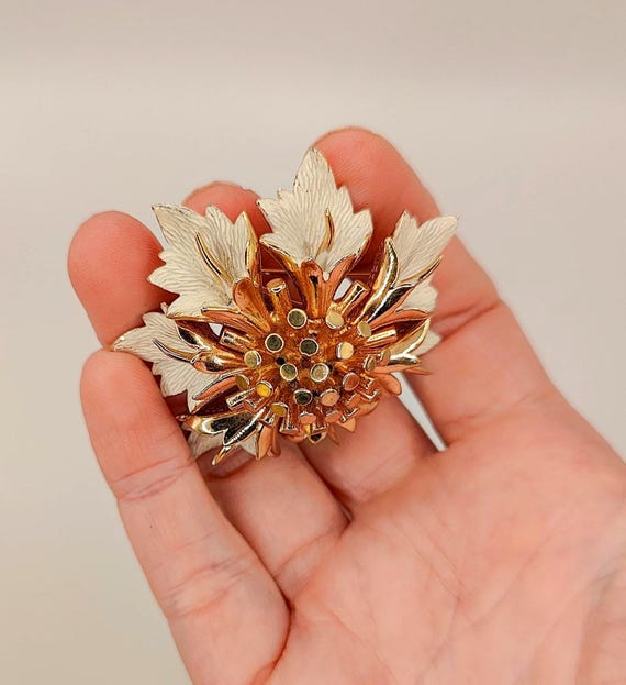 Marcel Boucher Gold Tone Enamel Flower Pin: Signed Vi… - Gem
