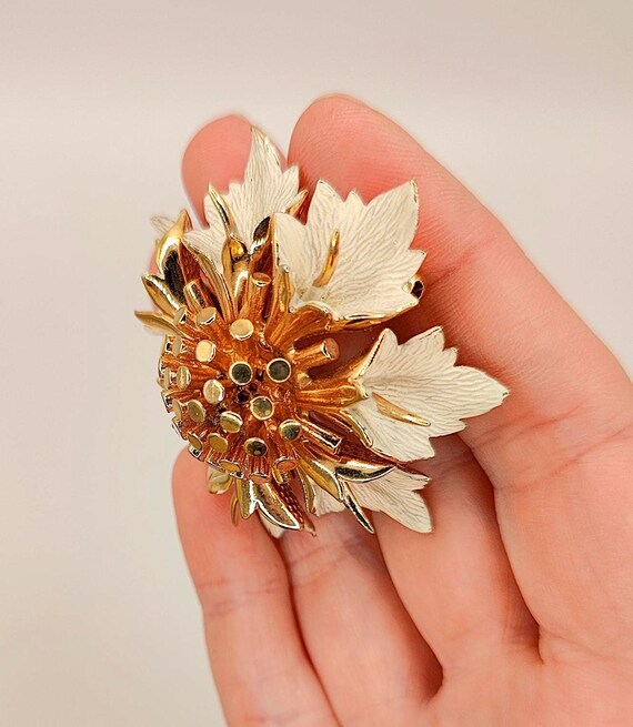 Marcel Boucher Gold Tone Enamel Flower Pin: Signed Vi… - Gem
