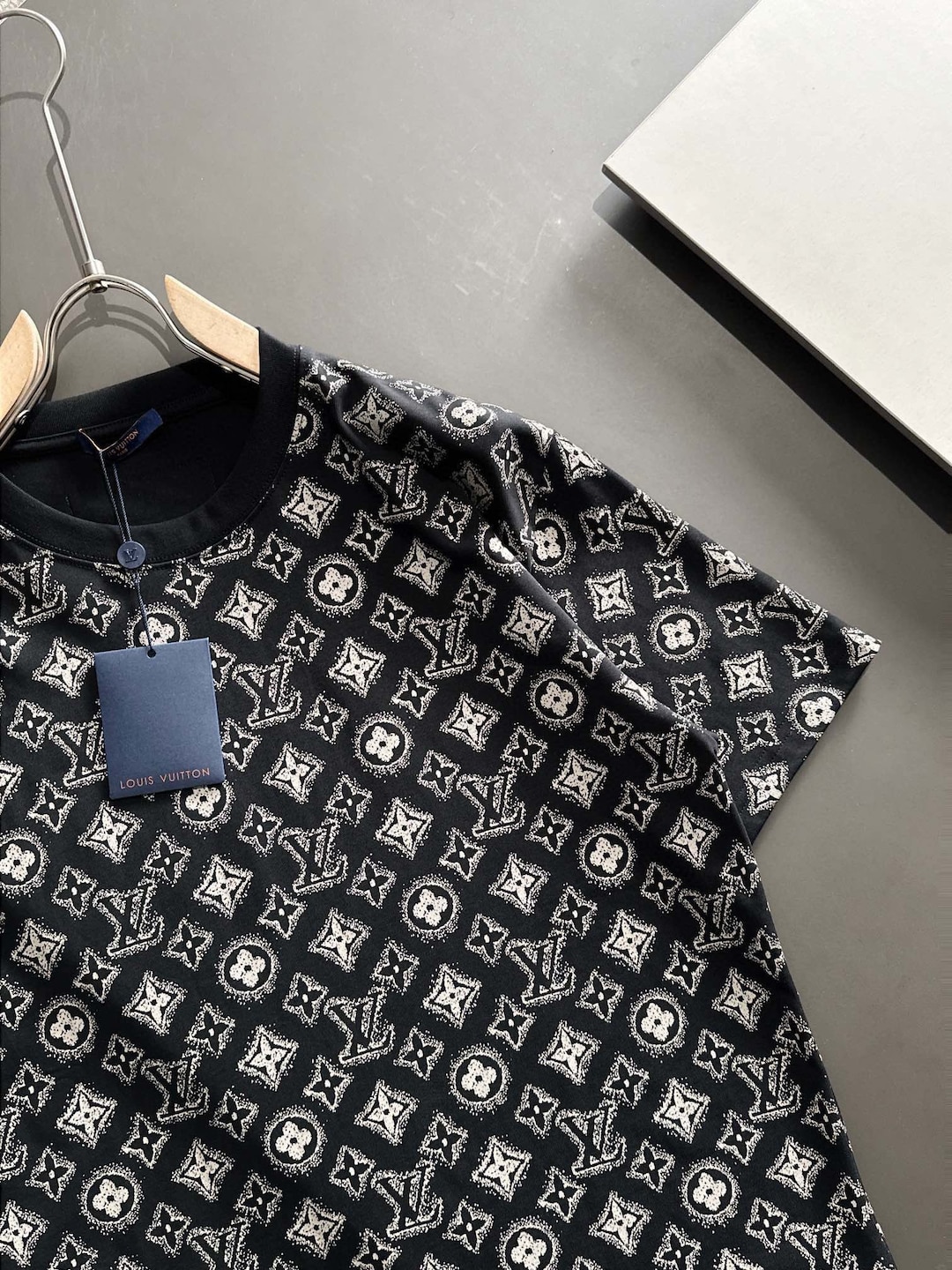 Vintage Louis Vuitton LV Tshirt T-shirt Tee Black Logo Shirt Caglietta ...