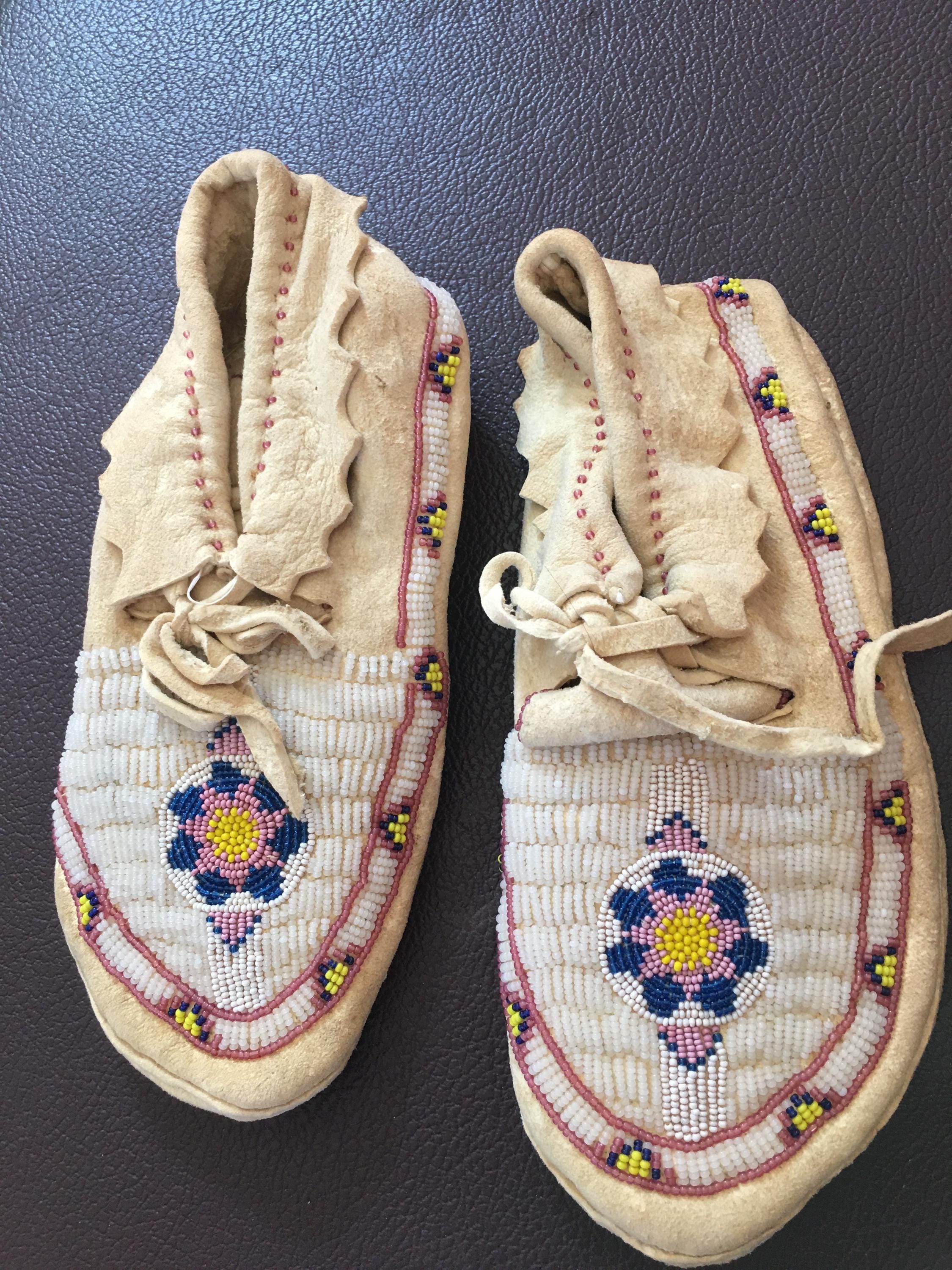 Vintage Native Hand Beaded MOCCASINS. Superb Condition. - Etsy