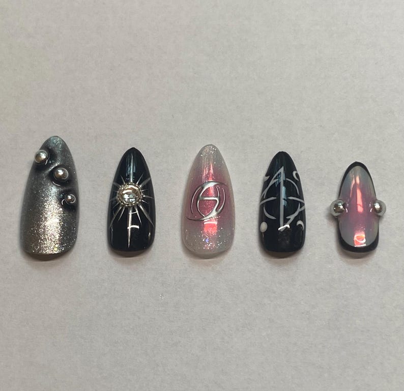 Atiny - Custom Hand Painted 3d Chrome Silver Kpop Inspired Gel Press on ...