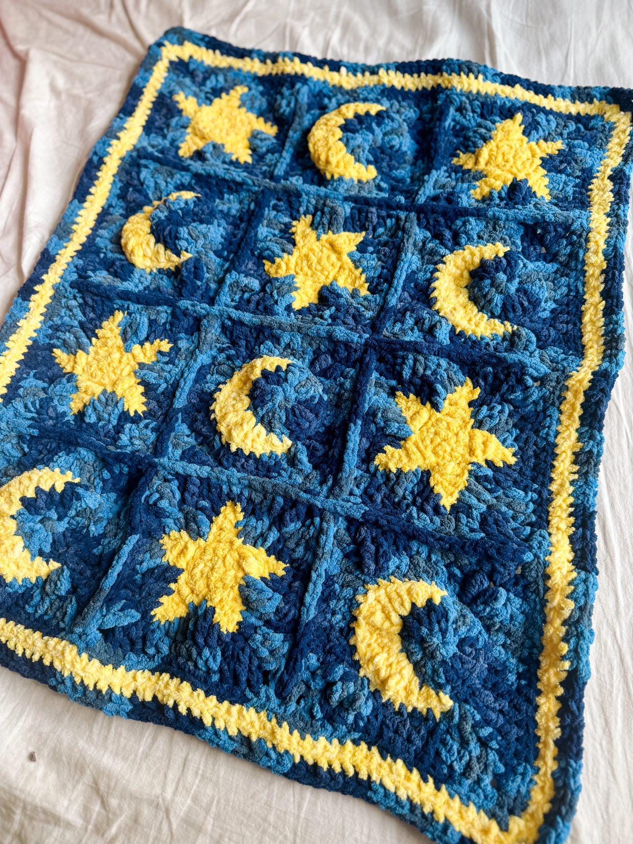 Moon and Back Crochet Blanket Pattern | Extra Cozy Granny Square With ...