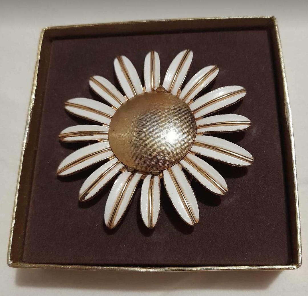 Avon Daisy Brooch With Opening Centre in Original Box - Etsy