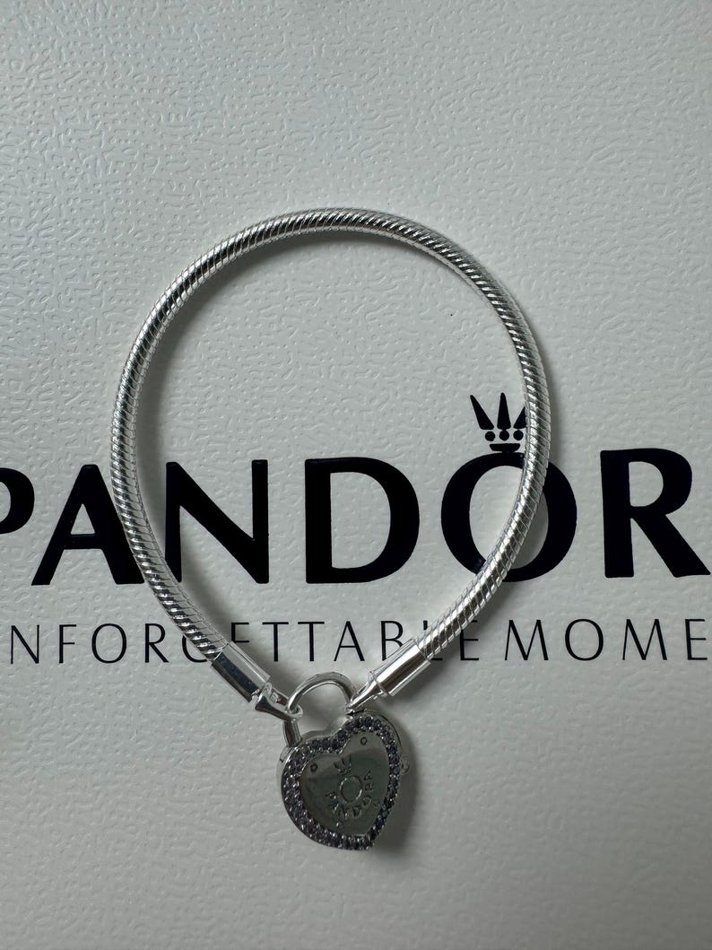 Gift Box Brand New Genuine Pandora Moments Charm Bracelets, Heart ...