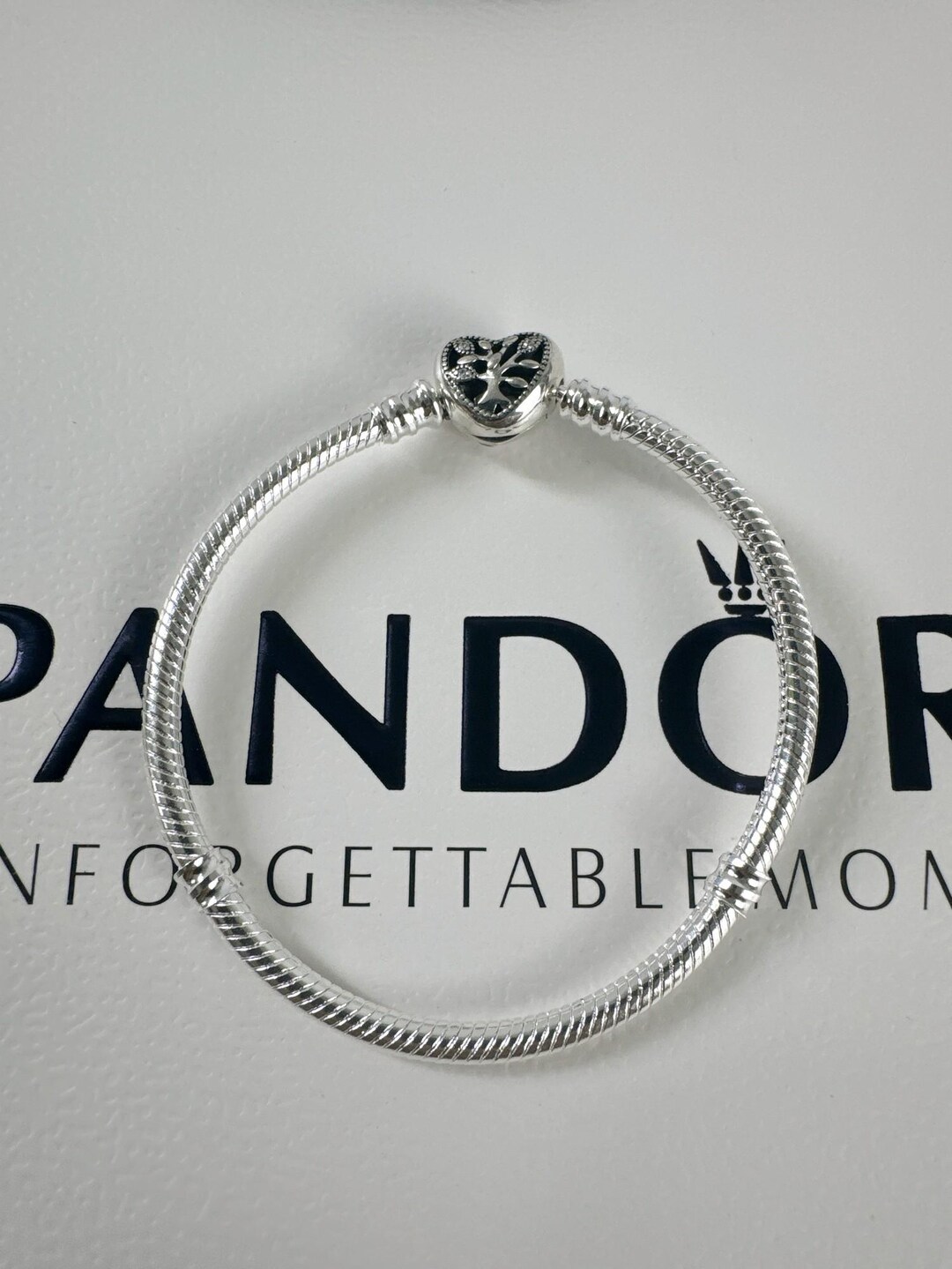 Gift Box Brand New Genuine Pandora Moments Family Tree Heart Clasp ...