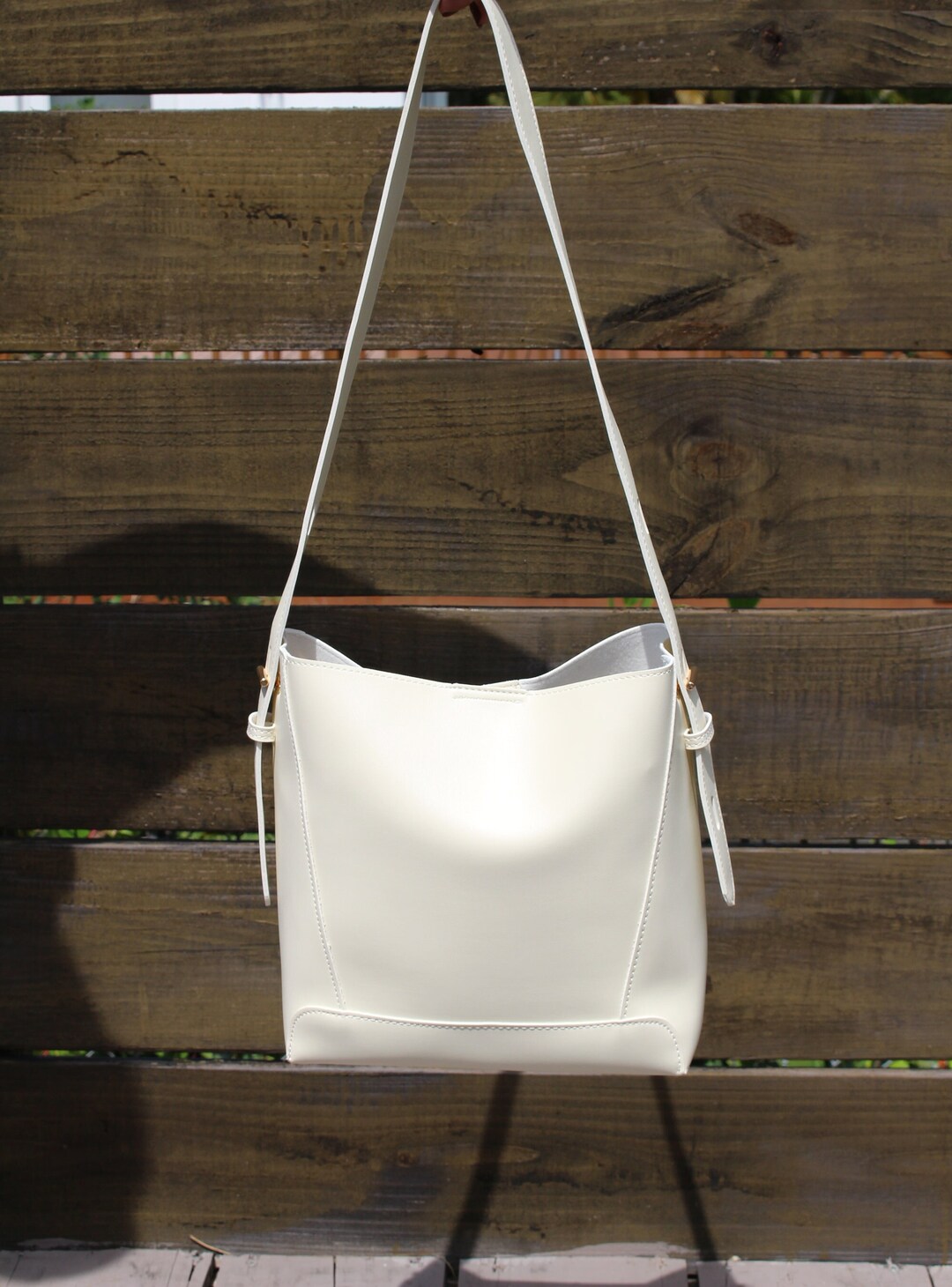 Alborada Women's Medium PU Leather or Vegan Leather Solid Color Classic ...