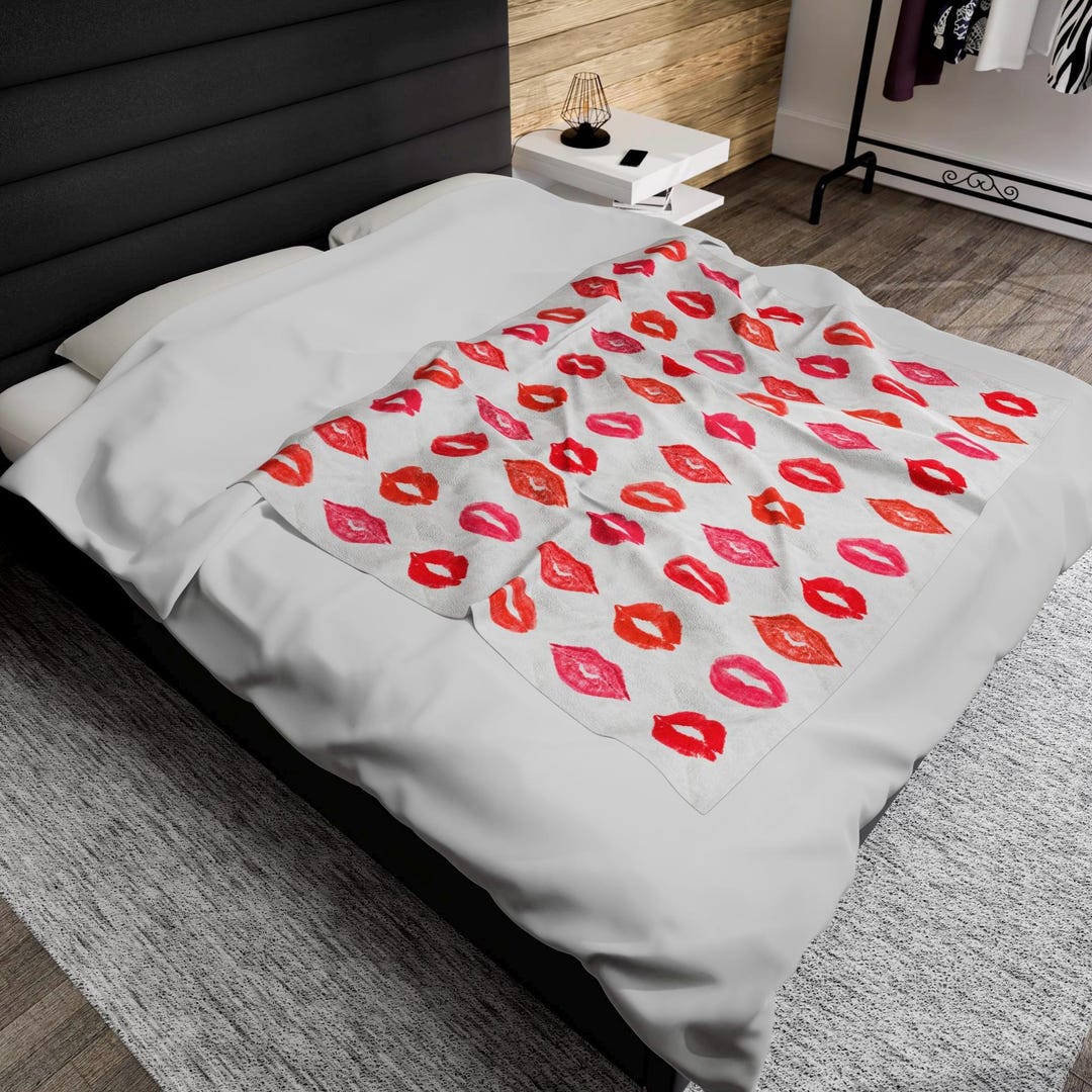 Kissy Lips Plush Blanket - Kisses Design, Valentine's Day Gift, Cozy ...