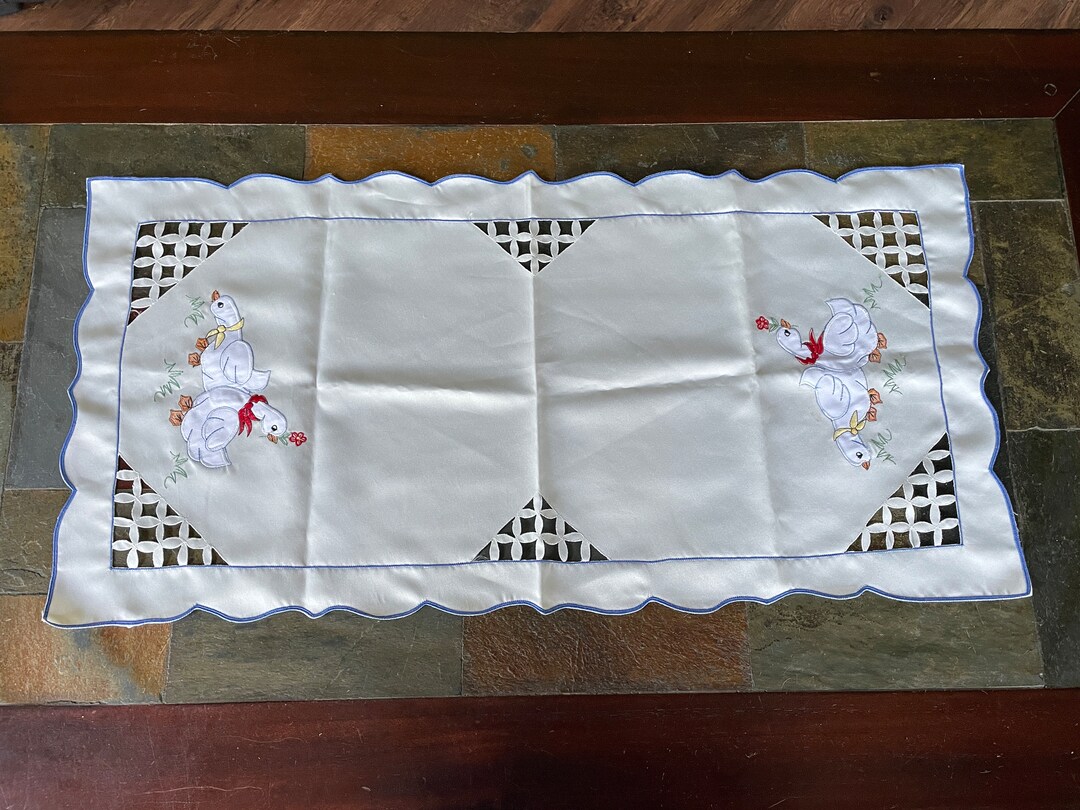 Goose Table Runner Mat Tabletop Decor Intricate Handcrafted Delicate ...