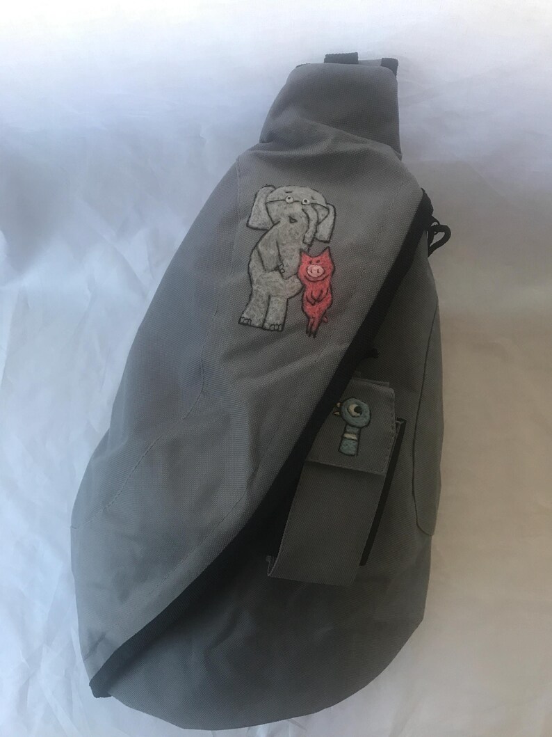 Mo Willems Piggie and Gerald Messenger Bag: Hand Embroidered Kids ...