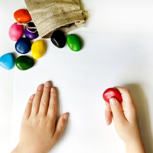 Pebble Rock Shaped 12 Crayon Set | Easy Grip Crayon Set, Tactile ...