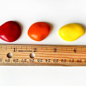 Pebble Rock Shaped 12 Crayon Set | Easy Grip Crayon Set, Tactile ...